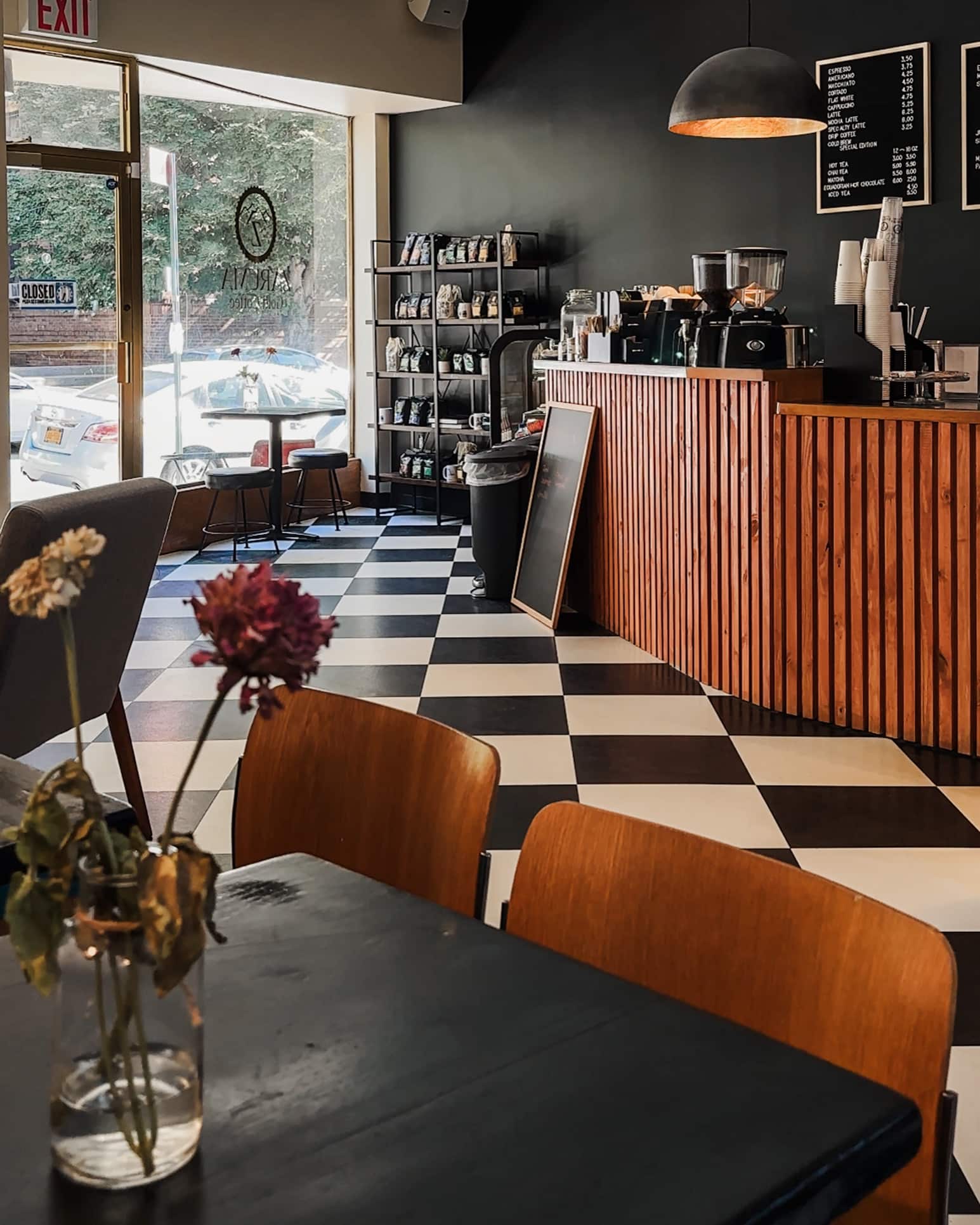 Top 5 Dog Cafes in NYC That Lets Your Dog Inside